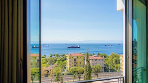 Quarto Duplo ou Twin Deluxe, acessível, não fumadores | Roupa de alta qualidade, minibar, cofre no quarto, secretária