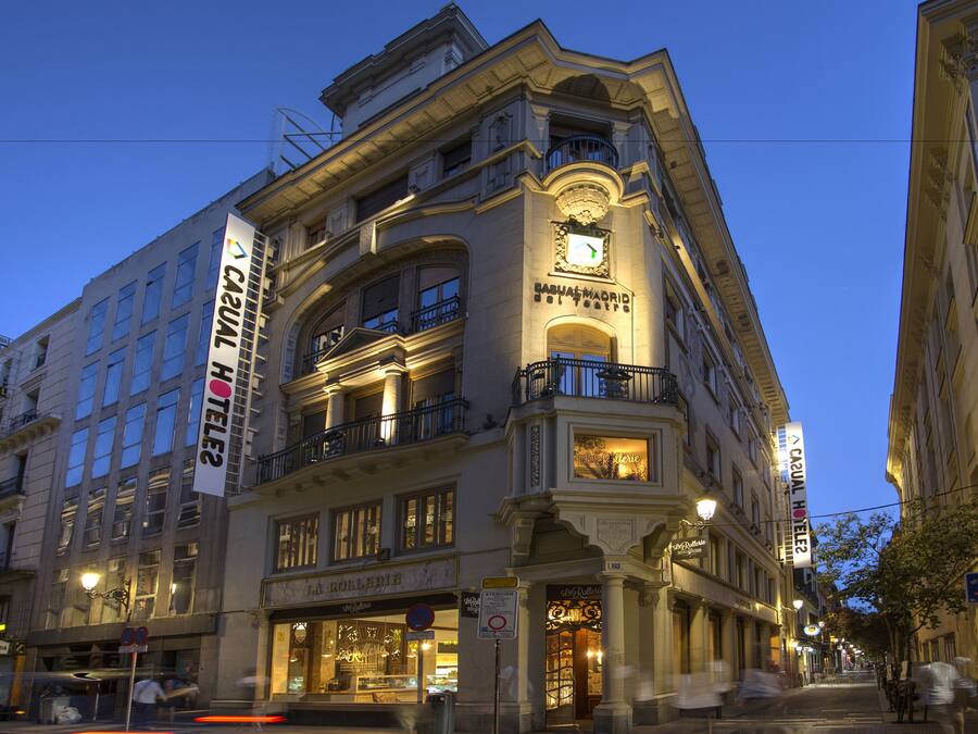 Fachada do alojamento (tarde/noite)