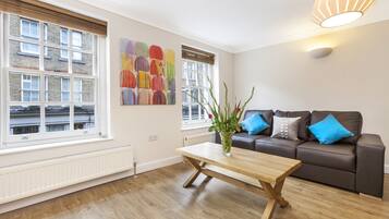 Apartamento, 2 quartos (Shoreditch) | Sala | TV de ecrã plano