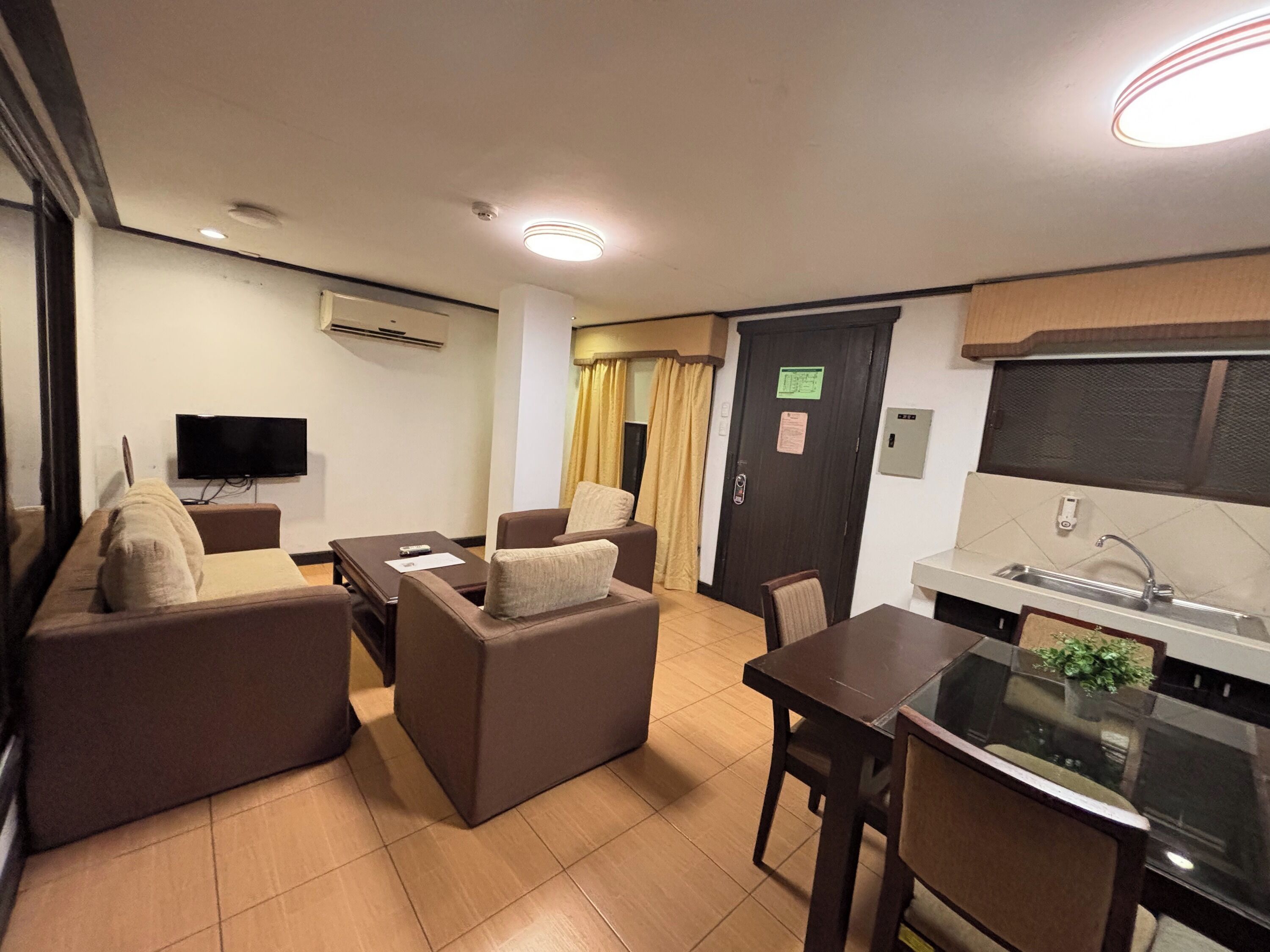 Quarto duplo superior | Cozinha privada | Micro-ondas, chaleira elétrica