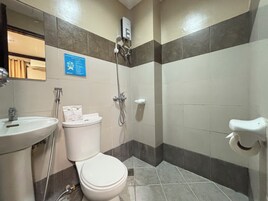 Quarto superior | Banheiro | Chuveiro, chuveiro com efeito de chuva, produtos de toalete grátis