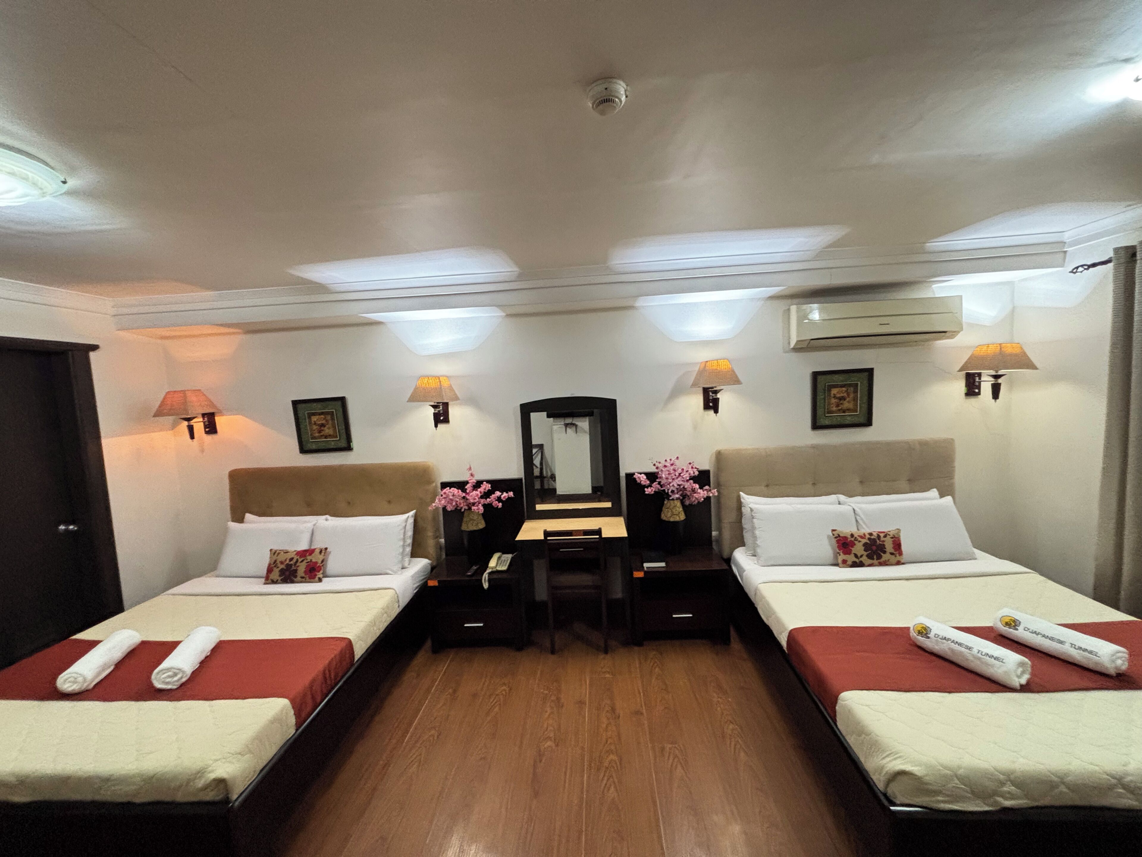 Premium Deluxe Room | Secretária, cortinas/cortinados opacos, ferro/tábua de engomar 