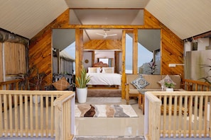 Cabana de Madeira de Luxo, banheira, vista para o mar (Front Hut) | Terraço/pátio interior