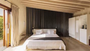 Quarto casal luxo | 1 quarto, frigobar, cofres nos quartos, individualmente decorados
