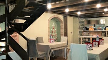 Café da manhã (EUR 7.50 por pessoa)