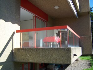 Apartamento Deluxe, 2 camas de casal, não fumadores, vista para o lago (openspace) | Sala de estar | Base para iPod, base para leitor de MP3 