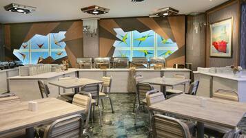 Pequeno-almoço tipo buffet diário incluído