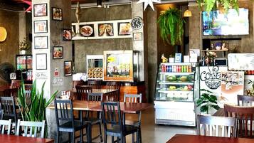 Café da manhã, almoço e jantar; culinária tailandesa