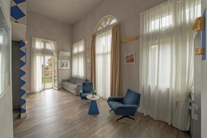 Suite Exclusiva, 2 quartos, vista para o lago | Roupa de alta qualidade, edredões de penas, camas de colchão pillowtop 