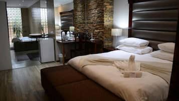 2 quartos, roupas de cama premium, cofres nos quartos, escrivaninha