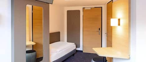 Quarto Triplo | Secretária, quartos insonorizados, Wi-fi grátis