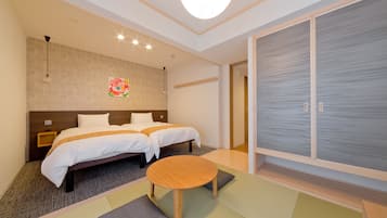 Quarto Twin Superior (with Tatami Area) | Cofre no quarto, cortinas/cortinados opacos, quartos insonorizados
