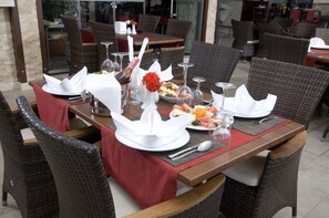 Café da manhã, almoço e jantar