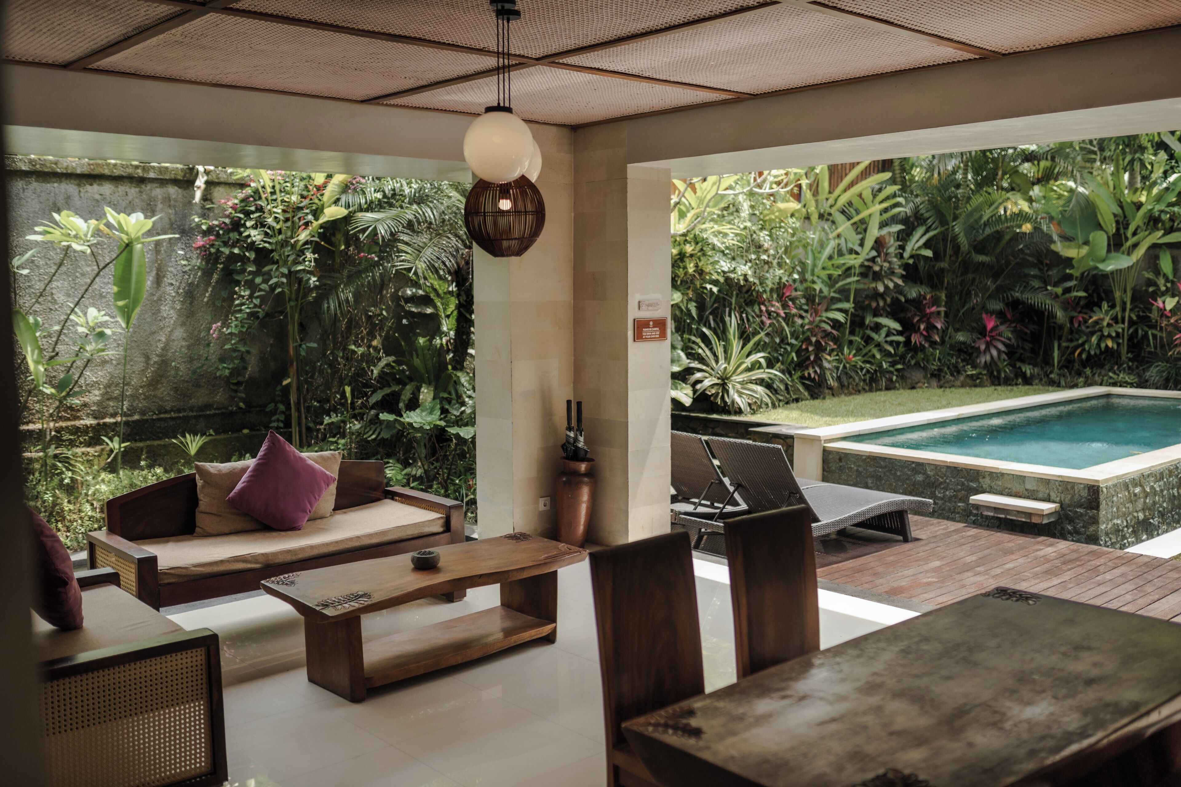 Two Bedroom Villa with Private Pool | Área de estar | TV LED 50 polegadas com canais digitais, Netflix, serviços de streaming