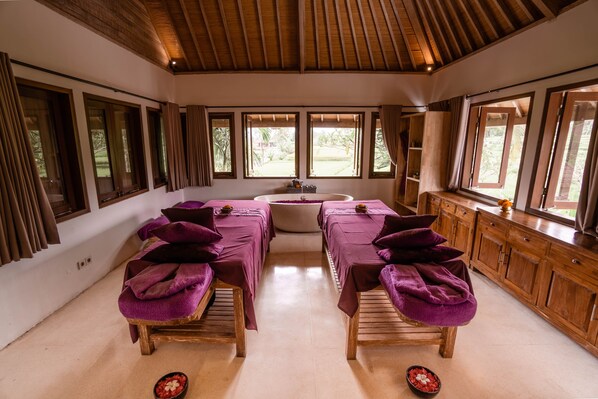 Sala(s) para tratamentos a casais, tratamentos corporais, aromaterapia 
