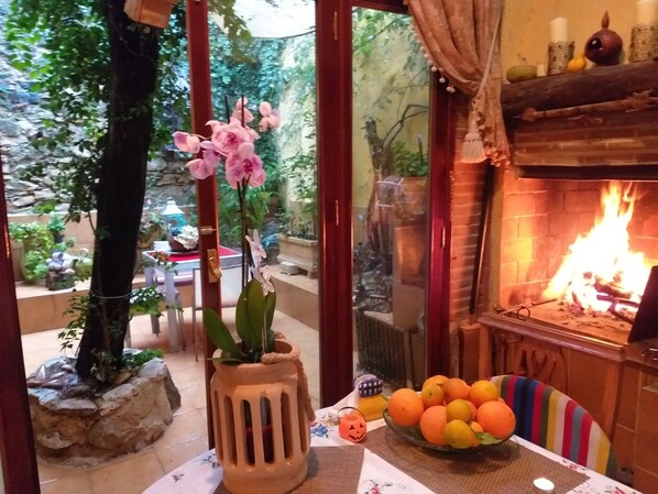 Quarto casal conforto, 1 cama de casal, banheiro privativo | Vista do quarto