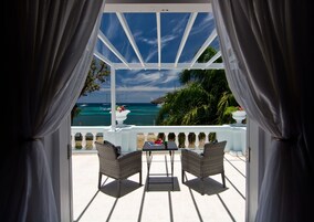 MainHouse SeaView Room,Queen Bed,Terrace | Varanda