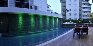 2 piscinas exteriores, guarda-sóis, espreguiçadeiras 