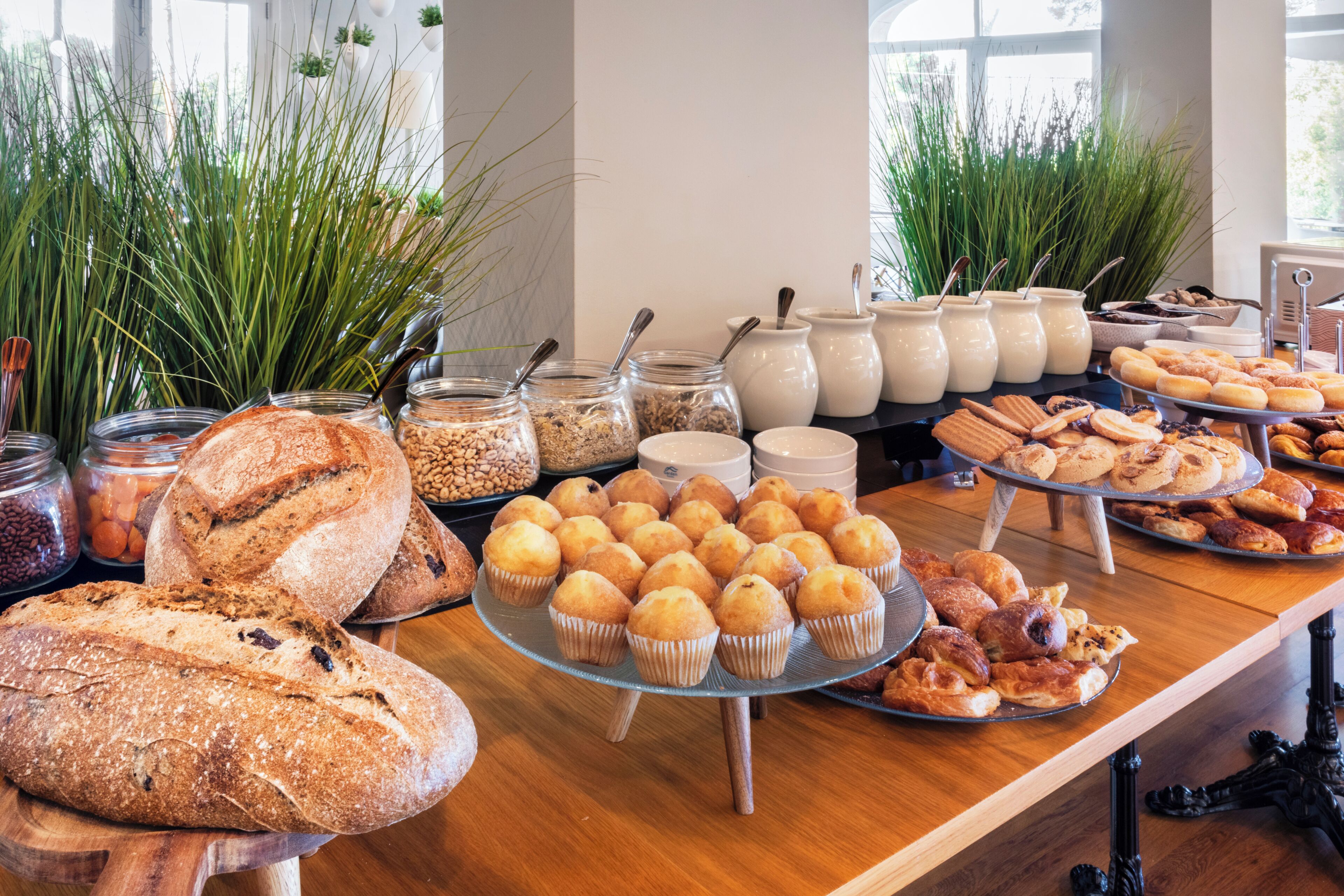 Pequeno-almoço tipo buffet diário mediante uma taxa 