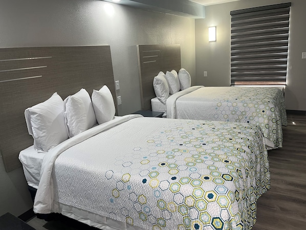 Estúdio, 2 camas de casal, para não fumantes, cozinha americana | Cortinas blackout, ferros/tábuas de passar roupa, Wi-Fi de cortesia