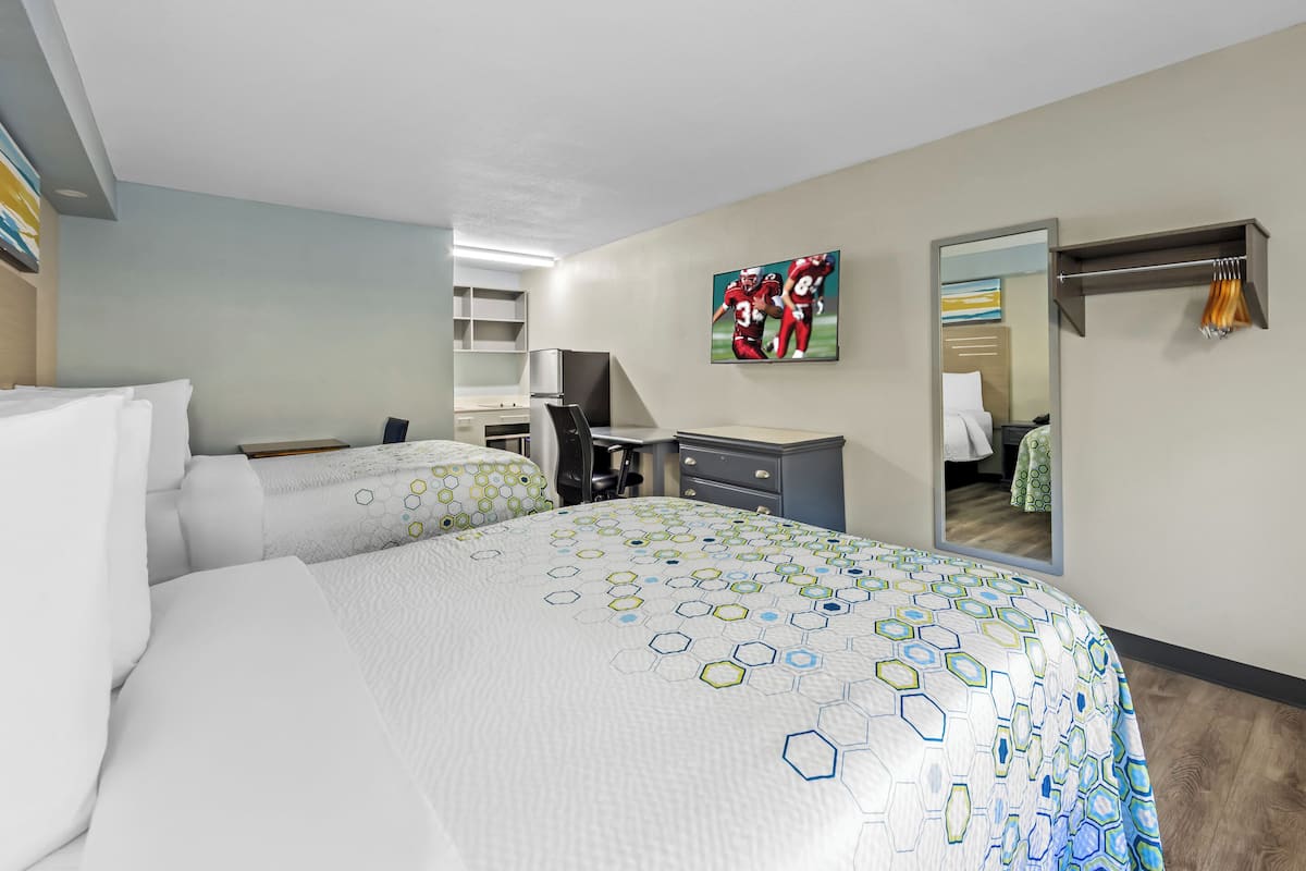 Estúdio, 2 camas de casal, para não fumantes, cozinha americana | Cortinas blackout, ferros/tábuas de passar roupa, Wi-Fi de cortesia