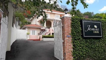 Fachada da propriedade