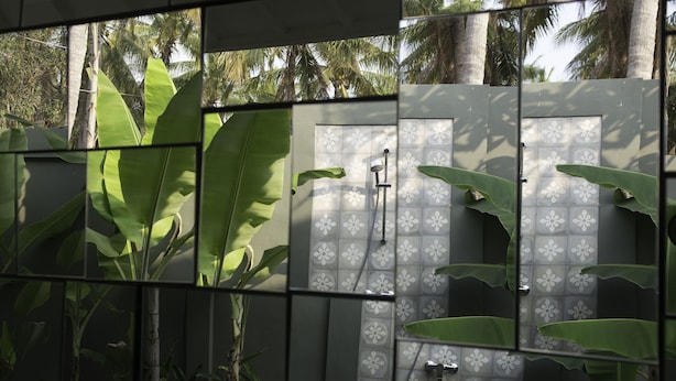 Vila, 2 quartos, piscina particular | Banheiro | Chuveiro, produtos de toalete grátis, roupões de banho, toalhas de banho