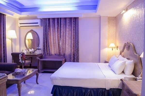 Suite de Luxo, 1 cama king-size, não fumadores, frigorífico e micro-ondas (Sea Shell Suite) | Roupa de alta qualidade, berços/camas para crianças grátis