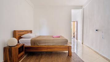 Quarto casal superior | Escrivaninha, espaço de trabalho para notebook, Wi-Fi de cortesia