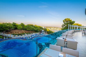 3 piscinas exteriores
