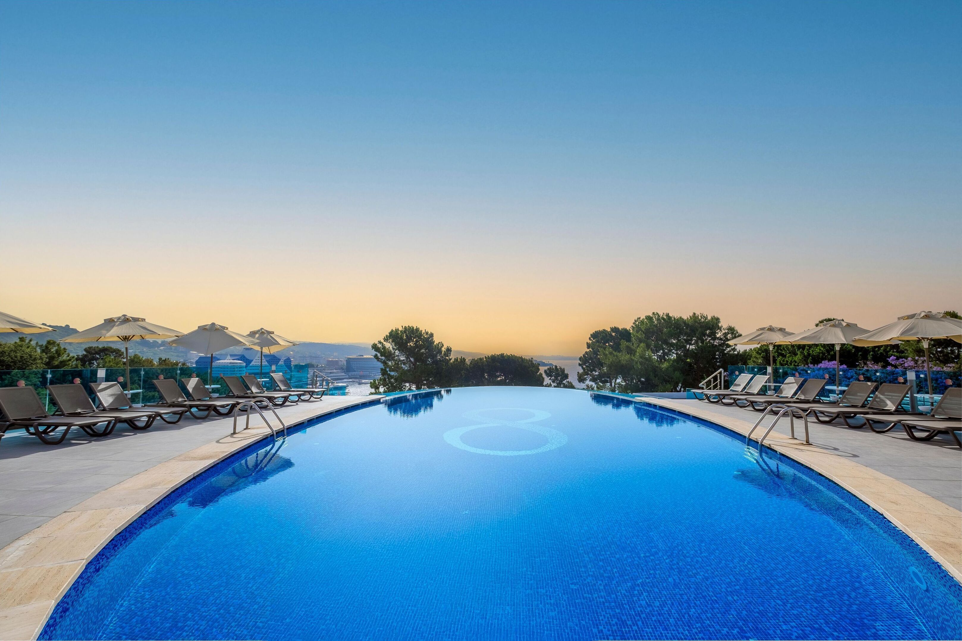 3 piscinas exteriores 