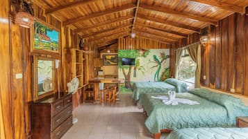 Quarto Familiar | Minibar, cofre no quarto, secretária, quartos insonorizados