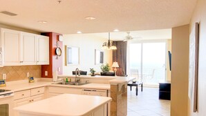 Apartamento em Condomínio Fechado, 3 quartos | Cozinha privada