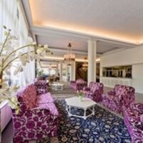 Área de estar no saguão