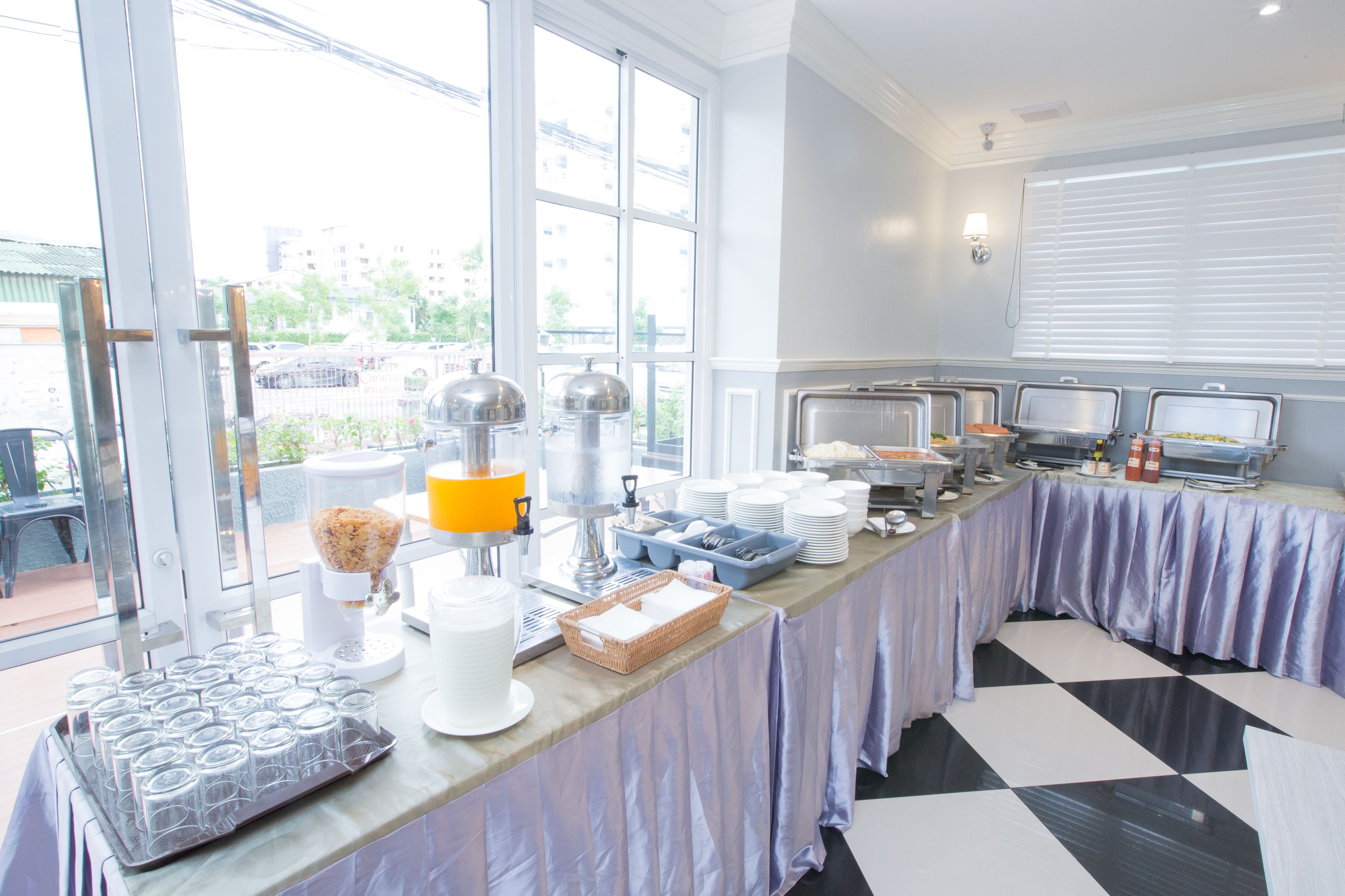 Café da manhã com buffet todos os dias mediante uma taxa