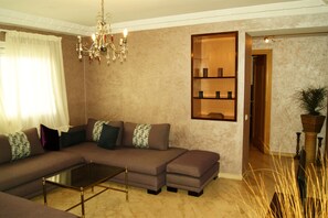 Apartamento, 1 quarto (2nd floor) | Sala | TV de ecrã plano 