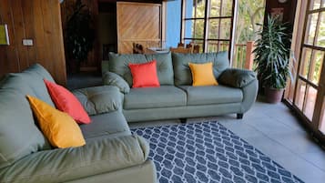 Casa, 5 quartos | Sala de estar