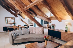 Suite de Luxo, 2 quartos, lareira, vista para o rio | Roupa de alta qualidade, cofre no quarto, com decoração personalizada 