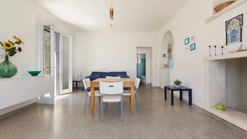 Apartamento, 2 quartos | Refeições no quarto