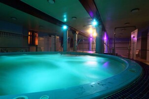 Piscina interior, piscina exterior 