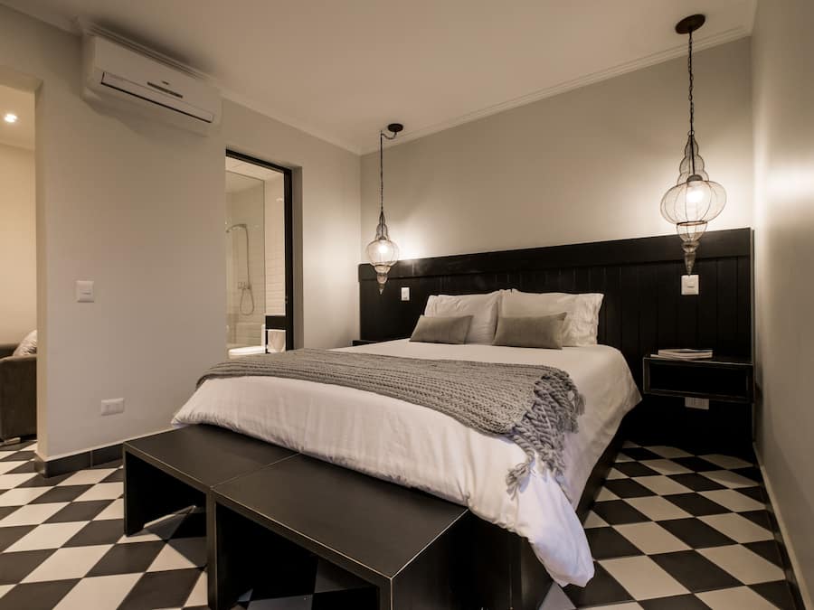 Apartamento Superior, 1 cama de casal e sofá-cama | Edredões de penas, camas de colchão pillowtop, cofre no quarto