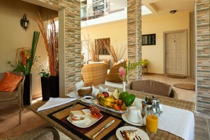 Pequeno-almoço continental diário (13.00 EUR por pessoa) 