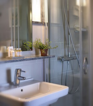 Quarto Duplo Superior, casa de banho anexa (HAB 6) | Casa de banho