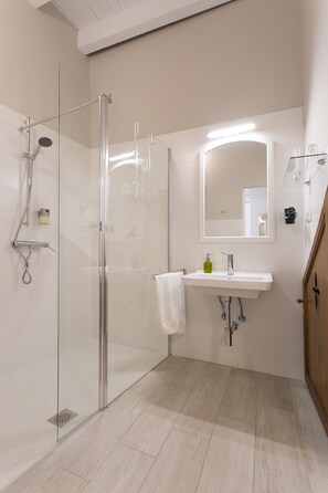 Quarto Duplo Standard, casa de banho anexa (1 planta baja) | Comodidade do quarto