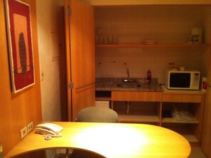 Quarto Standard | Minibar, cofre no quarto, com decoração personalizada 