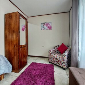 Quarto Standard, acessível | Quartos insonorizados, ferro/tábua de engomar, Wi-fi grátis 