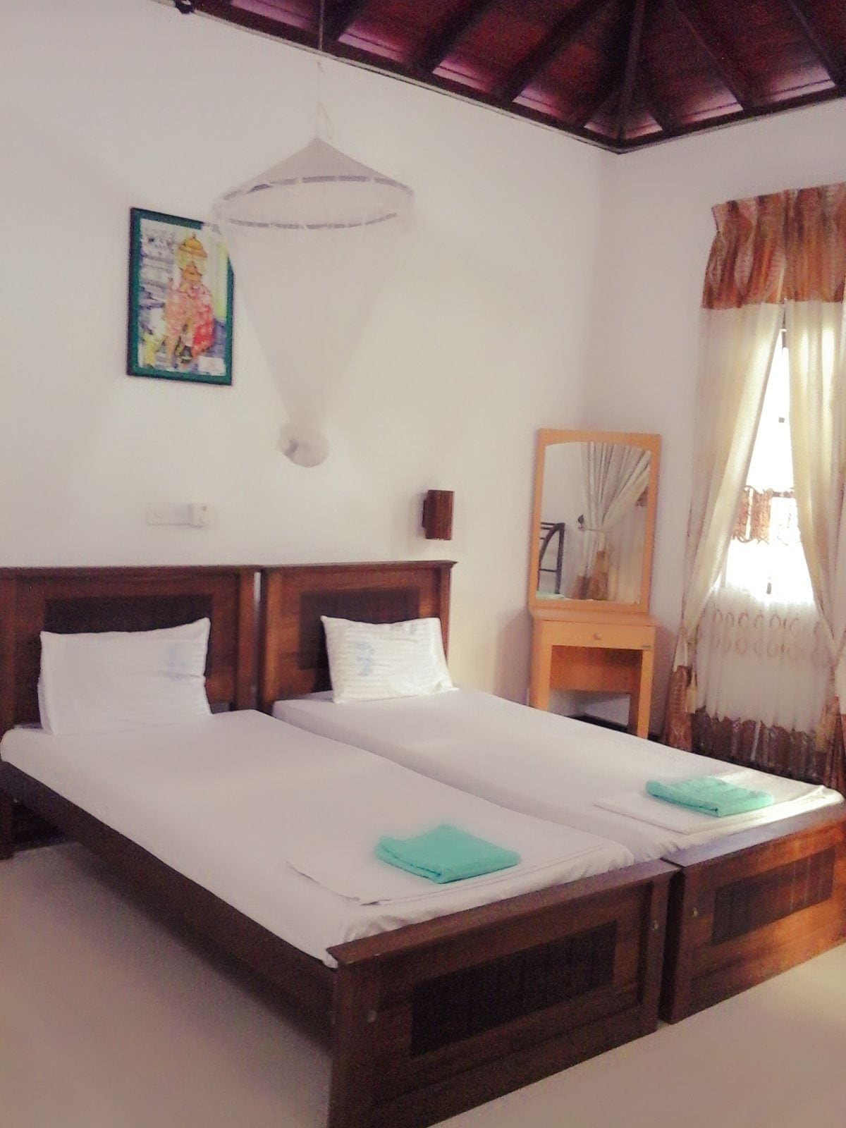 Quarto Duplo Deluxe, 4 quartos, fumadores, vista para a lagoa | Secretária, ferro/tábua de engomar, Wi-fi grátis 