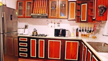 Vila, 3 quartos | Cozinha privada | Geladeira, micro-ondas, fogão, cooktop