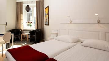 Secretária, quartos insonorizados, berços/camas para crianças