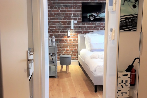 Suíte luxo, 1 quarto, banheira de imersão | 1 quarto, roupas de cama premium, cofres nos quartos